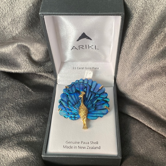 ARIKI | Jewelry | Nwt Ariki 22k Gold Plated Genuine Paua Shell Peacock ...